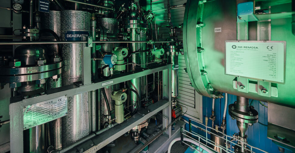 Power-to-X - Test plant with heat pump uses waste heat from PEM ...